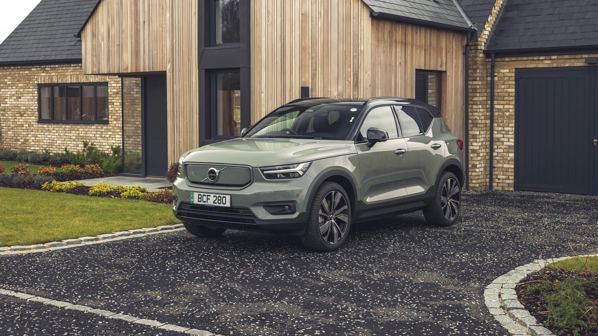 Volvo xc40 recharge p8 price store